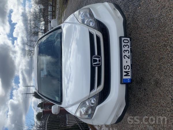 White Honda CR-V 2010 in Saldus, with an engine capacity of 2.20 L and mileage of 269 thousand km for 5999 €, photo 3 on AUTOMOTO.COM.LV
