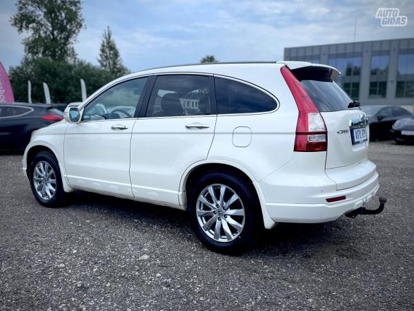 White Honda CR-V 2010 in Vilnius, with an engine capacity of 2.20 L and mileage of 274 thousand km for 7499 €, photo 4 on AUTOMOTO.COM.LV