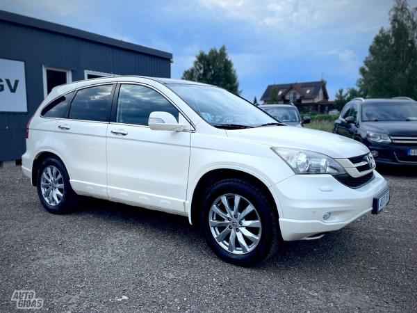 White Honda CR-V 2010 in Vilnius, with an engine capacity of 2.20 L and mileage of 274 thousand km for 7499 €, photo 8 on AUTOMOTO.COM.LV