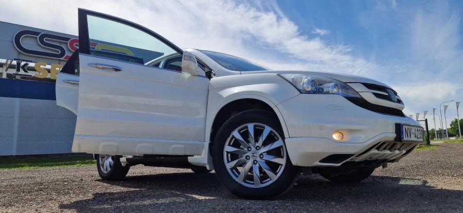 White Honda CR-V 2010 in Riga, with an engine capacity of 2.20 L and mileage of 248 thousand km for 7250 €, photo 5 on AUTOMOTO.COM.LV