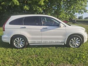 White Honda CR-V 2010 in Panevezys, with an engine capacity of 2.20 L and mileage of 278 thousand km for 5850 €, photo 5 on AUTOMOTO.COM.LV