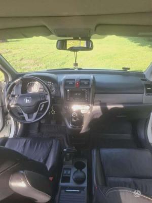 White Honda CR-V 2010 in Panevezys, with an engine capacity of 2.20 L and mileage of 278 thousand km for 5850 €, photo 8 on AUTOMOTO.COM.LV