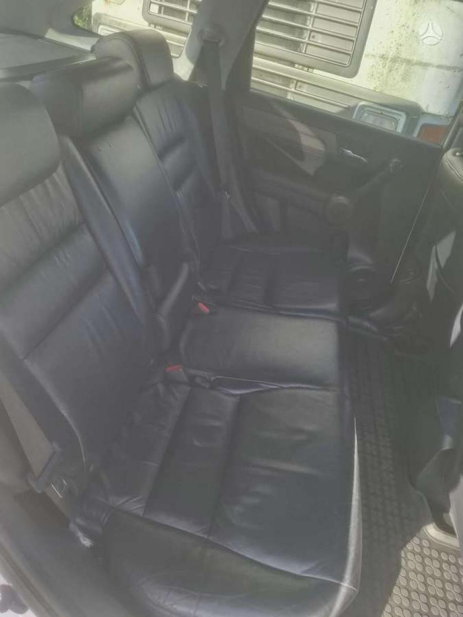 White Honda CR-V 2010 in Panevezys, with an engine capacity of 2.20 L and mileage of 278 thousand km for 5850 €, photo 11 on AUTOMOTO.COM.LV