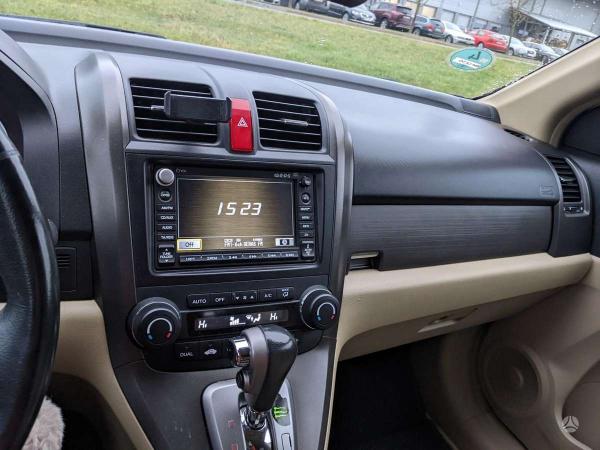 White Honda CR-V 2010 in Kaunas, with an engine capacity of 2.20 L and mileage of 271 thousand km for 7490 €, photo 10 on AUTOMOTO.COM.LV