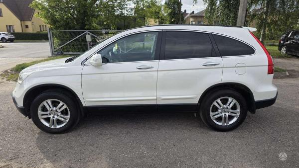 White Honda CR-V 2010 in Siauliai, with an engine capacity of 2.20 L and mileage of 288 thousand km for 6350 €, photo 2 on AUTOMOTO.COM.LV