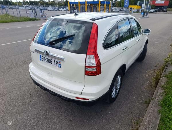 White Honda CR-V 2010 in Panevezys, with an engine capacity of 2.20 L and mileage of 261 thousand km for 5950 €, photo 5 on AUTOMOTO.COM.LV