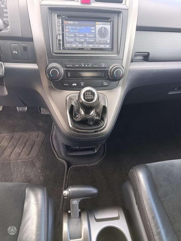 White Honda CR-V 2010 in Panevezys, with an engine capacity of 2.20 L and mileage of 261 thousand km for 5950 €, photo 10 on AUTOMOTO.COM.LV