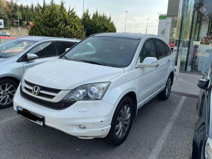 White Honda CR-V 2010 in Vilnius, with an engine capacity of 2.20 L and mileage of 256 thousand km for 4200 €, photo 1 on AUTOMOTO.COM.LV