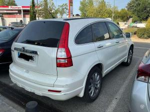 White Honda CR-V 2010 in Vilnius, with an engine capacity of 2.20 L and mileage of 256 thousand km for 4200 €, photo 3 on AUTOMOTO.COM.LV