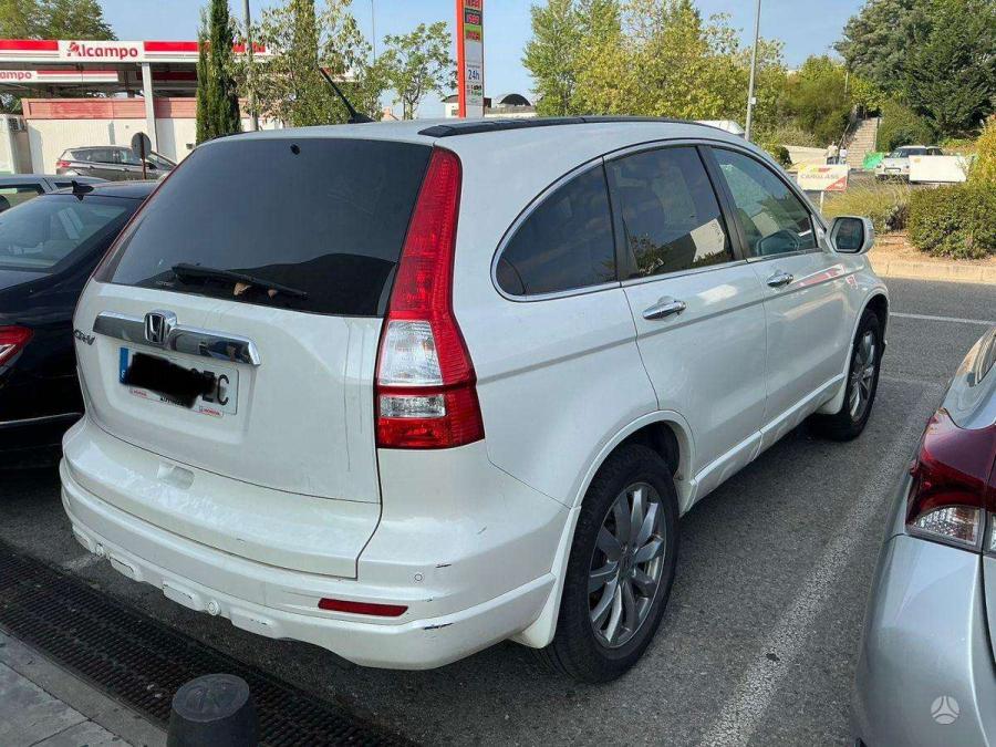 White Honda CR-V 2010 in Vilnius, with an engine capacity of 2.20 L and mileage of 256 thousand km for 4200 €, photo 3 on AUTOMOTO.COM.LV