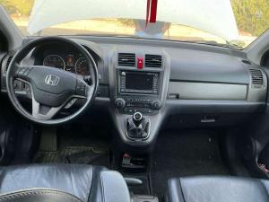 White Honda CR-V 2010 in Vilnius, with an engine capacity of 2.20 L and mileage of 256 thousand km for 4200 €, photo 4 on AUTOMOTO.COM.LV