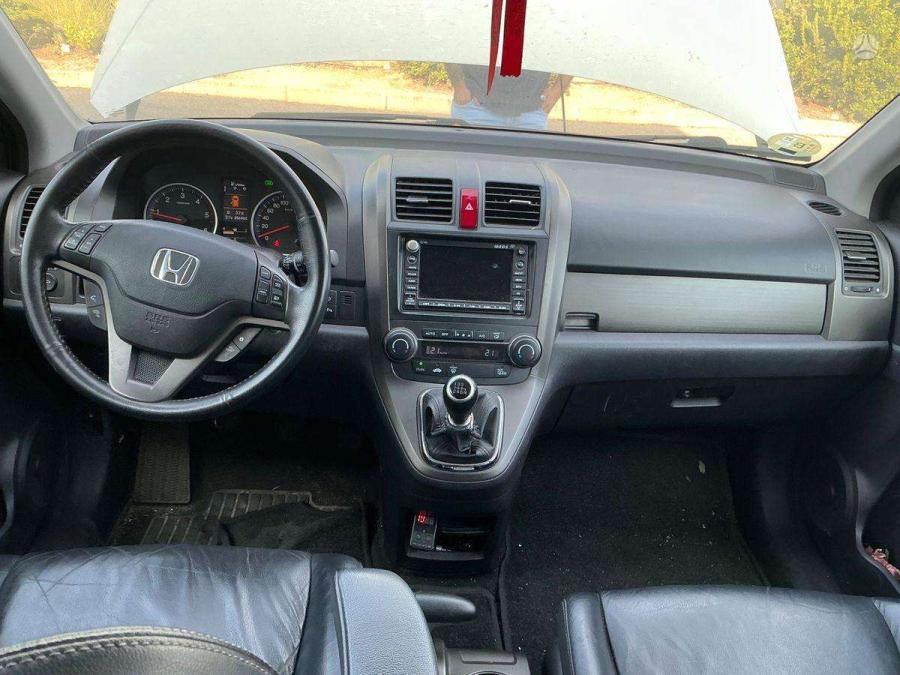 White Honda CR-V 2010 in Vilnius, with an engine capacity of 2.20 L and mileage of 256 thousand km for 4200 €, photo 4 on AUTOMOTO.COM.LV