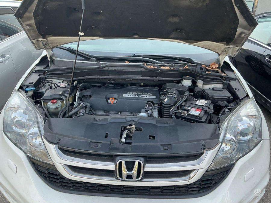 White Honda CR-V 2010 in Vilnius, with an engine capacity of 2.20 L and mileage of 256 thousand km for 4200 €, photo 9 on AUTOMOTO.COM.LV
