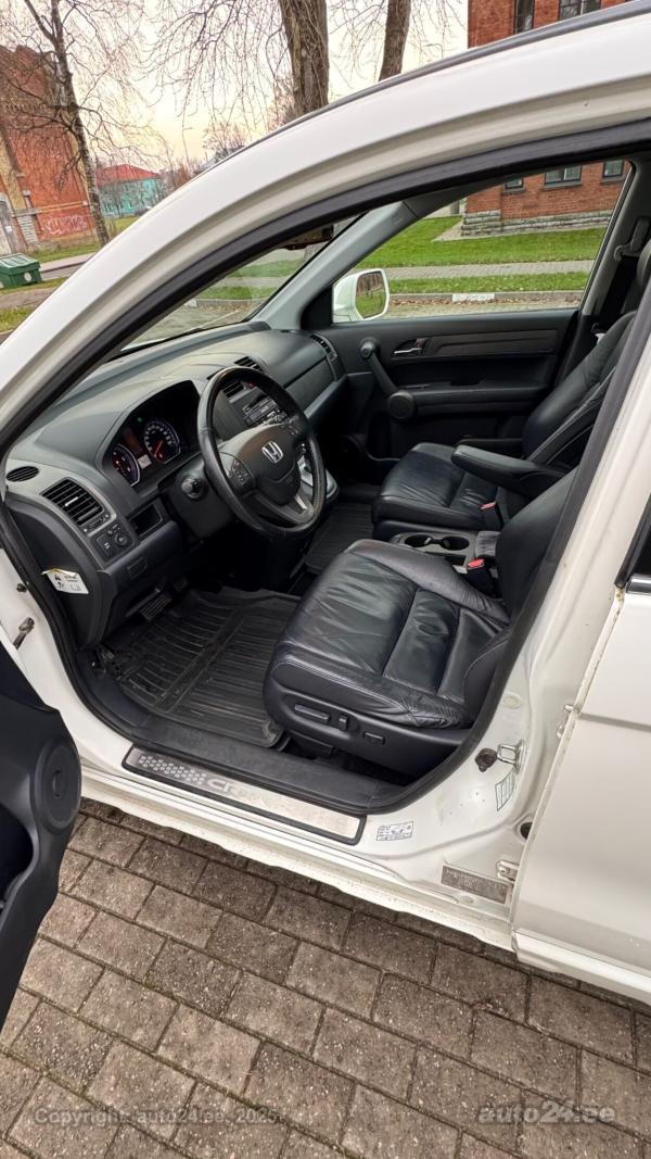 Balts Honda CR-V 2011 Tallina, ar dzinēja tilpumu 2.20 L un nobraukumu 162 tūkst. km par 7890 €, foto 11 vietnē AUTOMOTO.COM.LV