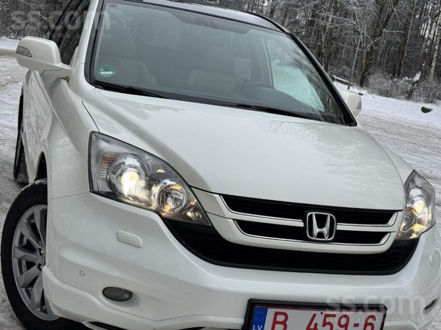 White Honda CR-V 2011 in Riga, with an engine capacity of 2.20 L and mileage of 0 thousand km for 7990 €, photo 1 on AUTOMOTO.COM.LV