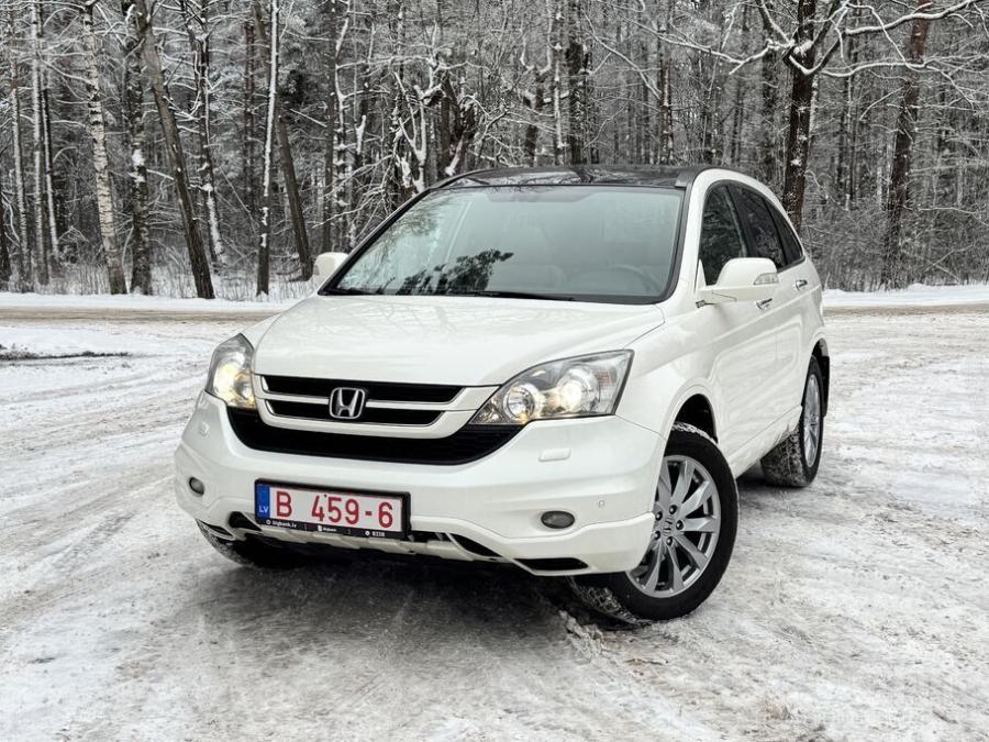 White Honda CR-V 2011 in Riga, with an engine capacity of 2.20 L and mileage of 0 thousand km for 7990 €, photo 2 on AUTOMOTO.COM.LV