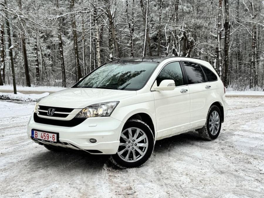 White Honda CR-V 2011 in Riga, with an engine capacity of 2.20 L and mileage of 0 thousand km for 7990 €, photo 3 on AUTOMOTO.COM.LV