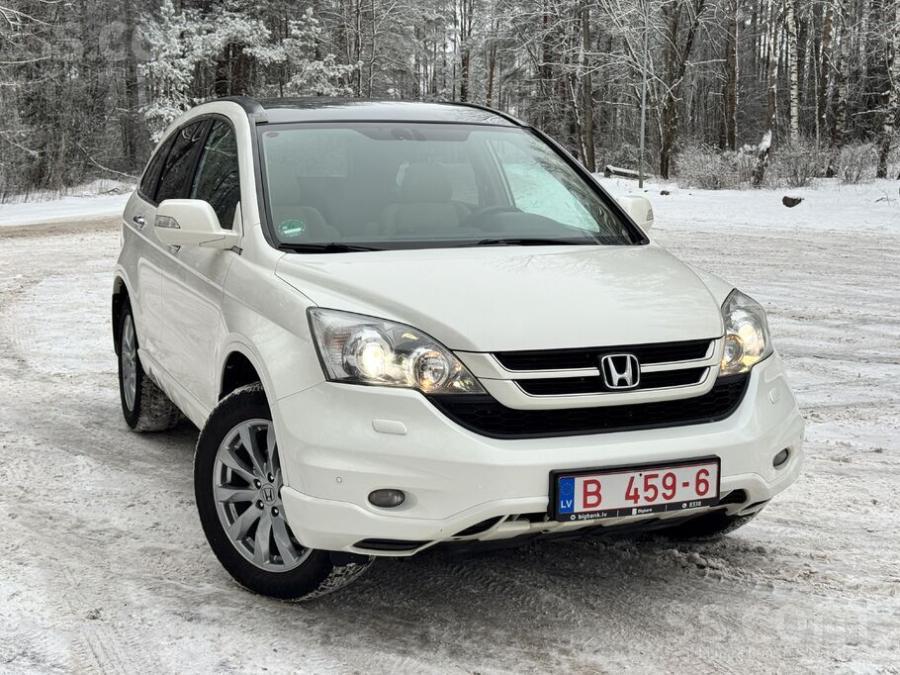 White Honda CR-V 2011 in Riga, with an engine capacity of 2.20 L and mileage of 0 thousand km for 7990 €, photo 13 on AUTOMOTO.COM.LV