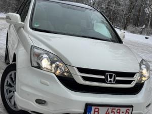 White Honda CR-V 2011 in Riga, with an engine capacity of 2.20 L and mileage of 202 thousand km for 7990 €, photo  on AUTOMOTO.COM.LV
