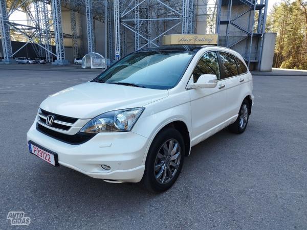 White Honda CR-V 2011 in Druskininkai, with an engine capacity of 2.20 L and mileage of 244 thousand km for 8200 €, photo 1 on AUTOMOTO.COM.LV