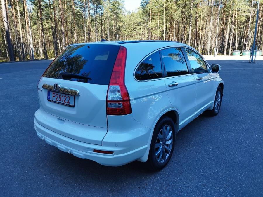 White Honda CR-V 2011 in Druskininkai, with an engine capacity of 2.20 L and mileage of 244 thousand km for 8200 €, photo 9 on AUTOMOTO.COM.LV