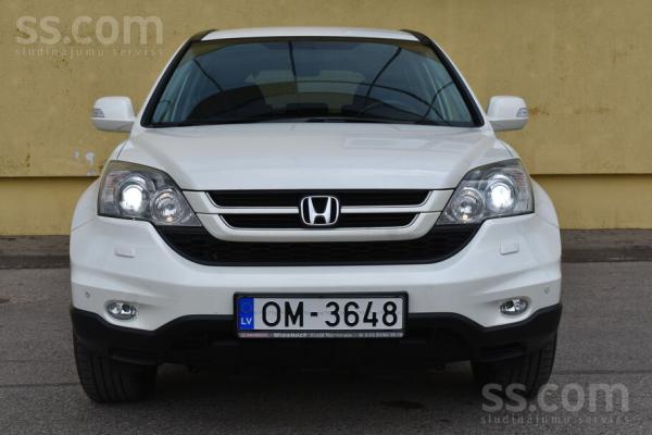 White Honda CR-V 2011 in Talsi, with an engine capacity of 2.20 L and mileage of 203 thousand km for 7800 €, photo 3 on AUTOMOTO.COM.LV
