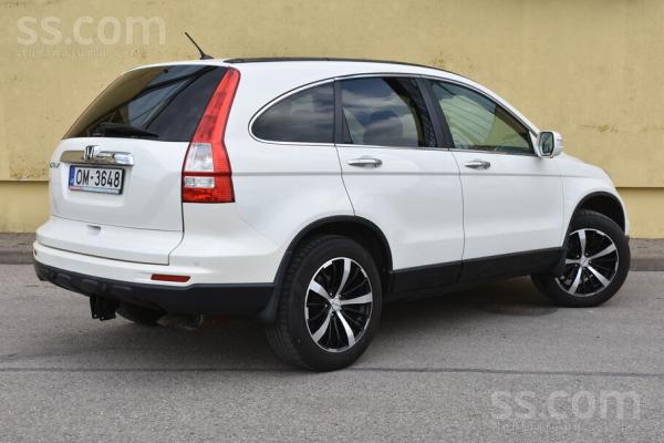 White Honda CR-V 2011 in Talsi, with an engine capacity of 2.20 L and mileage of 203 thousand km for 7800 €, photo 5 on AUTOMOTO.COM.LV