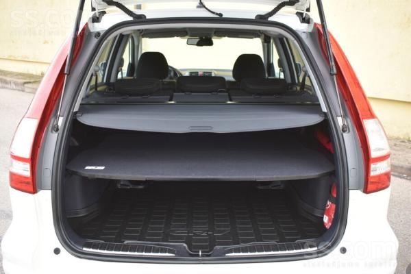 White Honda CR-V 2011 in Talsi, with an engine capacity of 2.20 L and mileage of 203 thousand km for 7800 €, photo 9 on AUTOMOTO.COM.LV