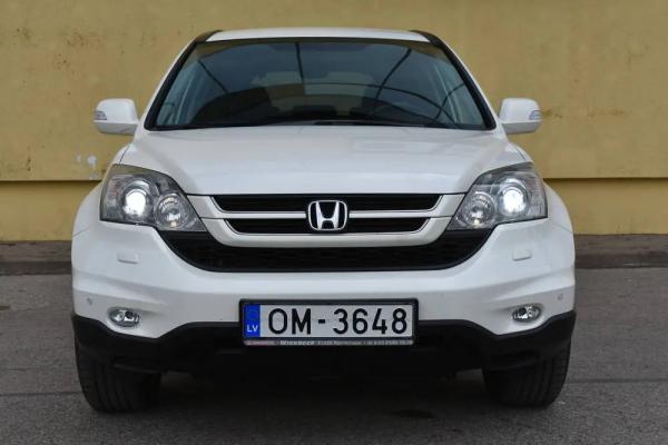 White Honda CR-V 2011 in Talsi, with an engine capacity of 2.20 L and mileage of 203 thousand km for 7800 €, photo 3 on AUTOMOTO.COM.LV