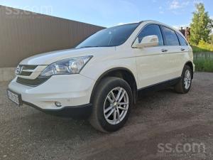 White Honda CR-V 2011 in Daugavpils, with an engine capacity of 2.20 L and mileage of 233 thousand km for 7600 €, photo  on AUTOMOTO.COM.LV