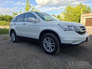 White Honda CR-V 2011 in Daugavpils, with an engine capacity of 2.20 L and mileage of 233 thousand km for 7600 €, photo 3 on AUTOMOTO.COM.LV