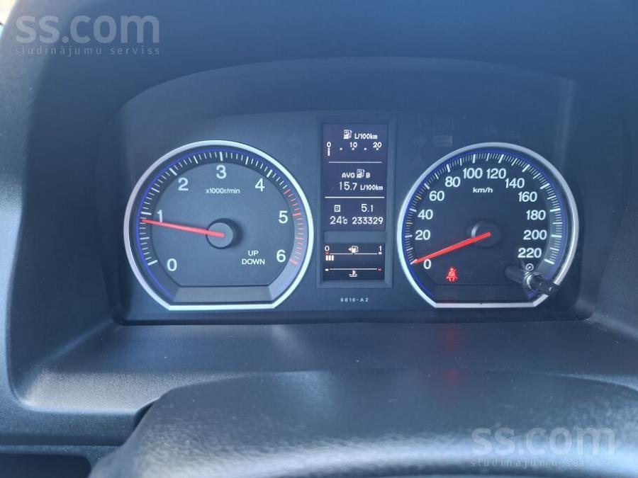 White Honda CR-V 2011 in Daugavpils, with an engine capacity of 2.20 L and mileage of 233 thousand km for 7600 €, photo 6 on AUTOMOTO.COM.LV
