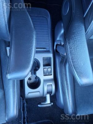 White Honda CR-V 2011 in Daugavpils, with an engine capacity of 2.20 L and mileage of 233 thousand km for 7600 €, photo 7 on AUTOMOTO.COM.LV