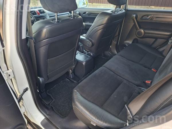 Balts Honda CR-V 2011 Daugavpils, ar dzinēja tilpumu 2.20 L un nobraukumu 233 tūkst. km par 7600 €, foto 8 vietnē AUTOMOTO.COM.LV