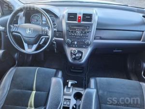 White Honda CR-V 2011 in Daugavpils, with an engine capacity of 2.20 L and mileage of 233 thousand km for 7600 €, photo 12 on AUTOMOTO.COM.LV