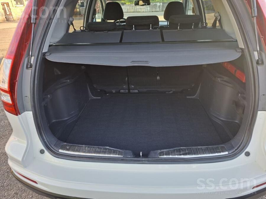 White Honda CR-V 2011 in Daugavpils, with an engine capacity of 2.20 L and mileage of 233 thousand km for 7600 €, photo 13 on AUTOMOTO.COM.LV