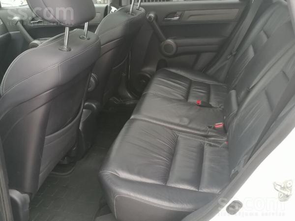 White Honda CR-V 2012 in Valmiera, with an engine capacity of 2.20 L and mileage of 244 thousand km for 7990 €, photo 9 on AUTOMOTO.COM.LV