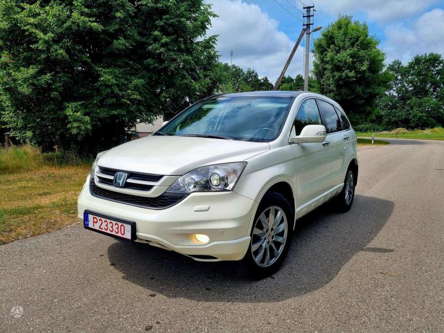 White Honda CR-V 2012 in Vilnius, with an engine capacity of 2.20 L and mileage of 152 thousand km for 9650 €, photo 1 on AUTOMOTO.COM.LV