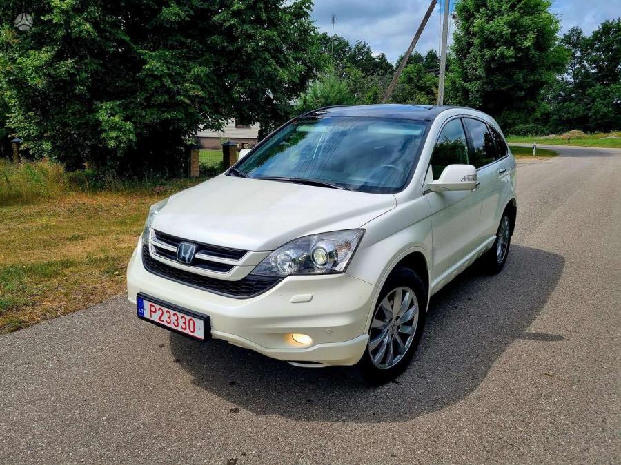 White Honda CR-V 2012 in Vilnius, with an engine capacity of 2.20 L and mileage of 152 thousand km for 9650 €, photo 3 on AUTOMOTO.COM.LV