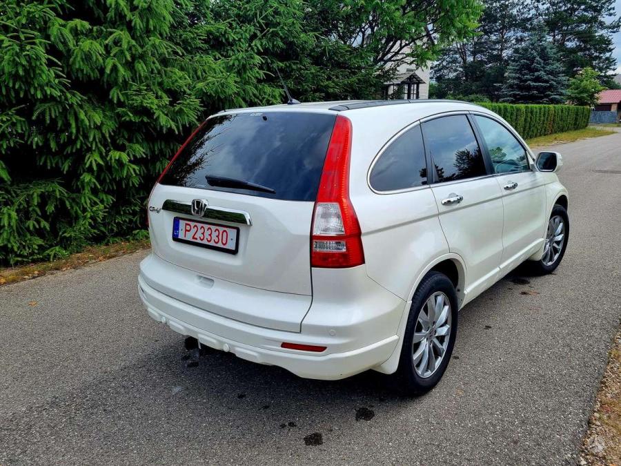 White Honda CR-V 2012 in Vilnius, with an engine capacity of 2.20 L and mileage of 152 thousand km for 9650 €, photo 4 on AUTOMOTO.COM.LV