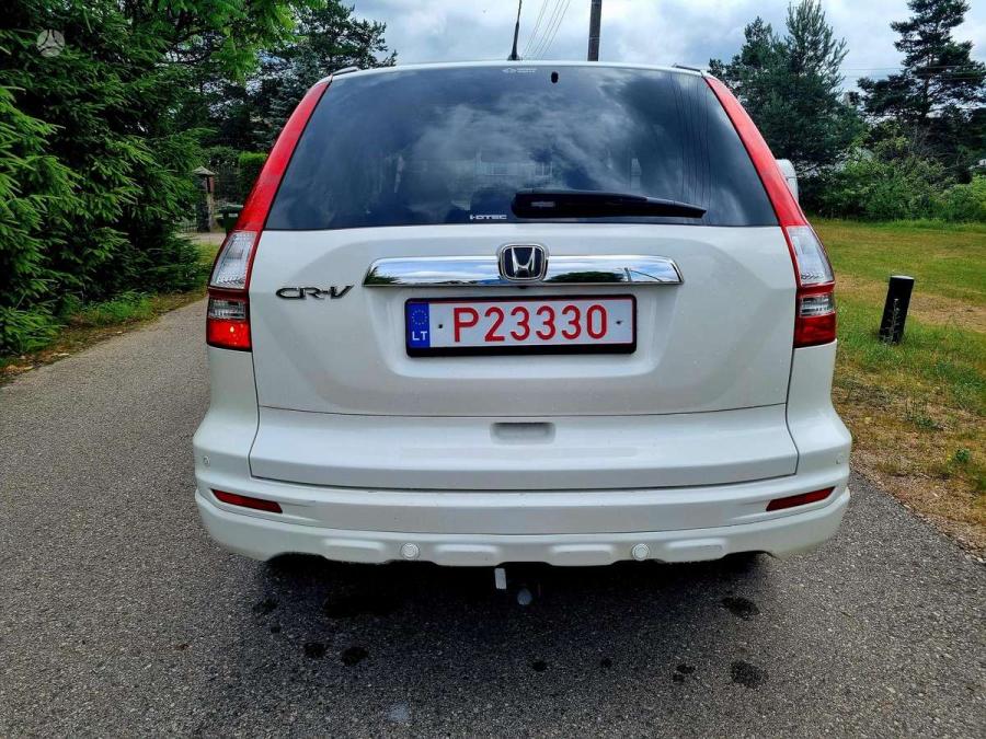 White Honda CR-V 2012 in Vilnius, with an engine capacity of 2.20 L and mileage of 152 thousand km for 9650 €, photo 6 on AUTOMOTO.COM.LV