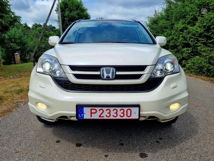 White Honda CR-V 2012 in Vilnius, with an engine capacity of 2.20 L and mileage of 152 thousand km for 9650 €, photo 8 on AUTOMOTO.COM.LV