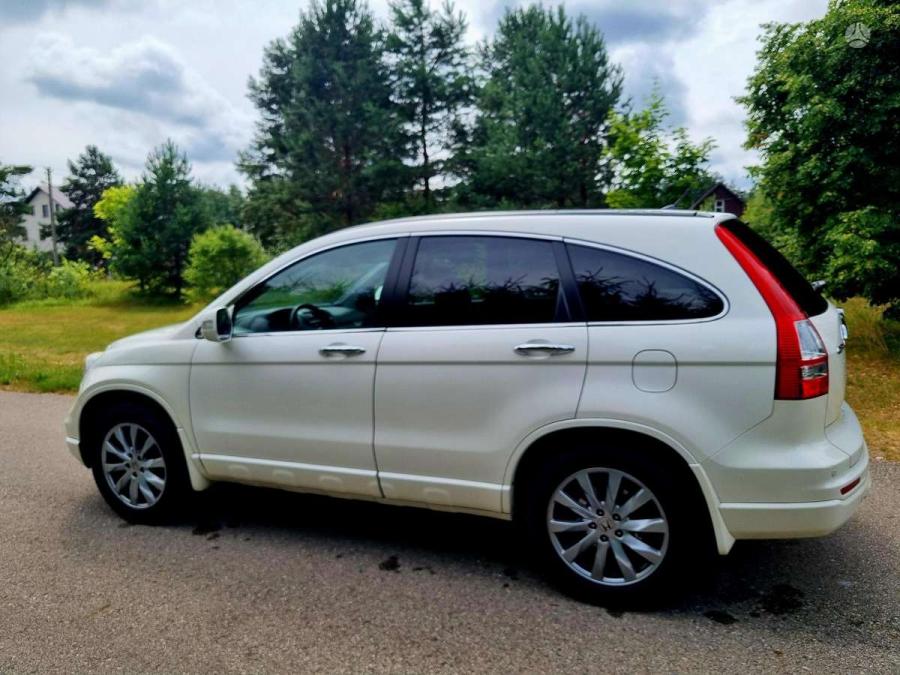 White Honda CR-V 2012 in Vilnius, with an engine capacity of 2.20 L and mileage of 152 thousand km for 9650 €, photo 10 on AUTOMOTO.COM.LV