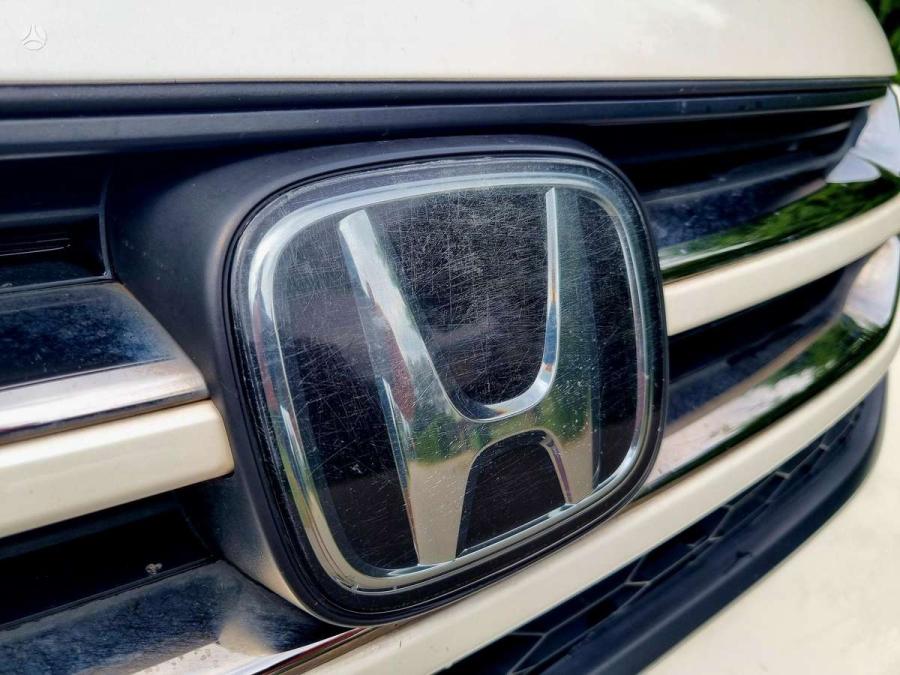 White Honda CR-V 2012 in Vilnius, with an engine capacity of 2.20 L and mileage of 152 thousand km for 9650 €, photo 12 on AUTOMOTO.COM.LV