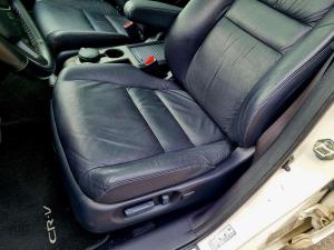 White Honda CR-V 2012 in Vilnius, with an engine capacity of 2.20 L and mileage of 152 thousand km for 9650 €, photo 17 on AUTOMOTO.COM.LV