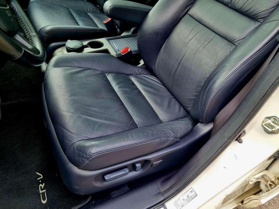 White Honda CR-V 2012 in Vilnius, with an engine capacity of 2.20 L and mileage of 152 thousand km for 9650 €, photo 17 on AUTOMOTO.COM.LV