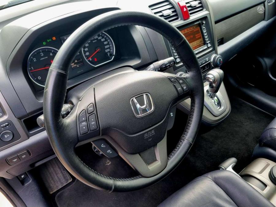 White Honda CR-V 2012 in Vilnius, with an engine capacity of 2.20 L and mileage of 152 thousand km for 9650 €, photo 18 on AUTOMOTO.COM.LV