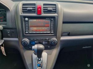 White Honda CR-V 2012 in Vilnius, with an engine capacity of 2.20 L and mileage of 152 thousand km for 9650 €, photo 23 on AUTOMOTO.COM.LV