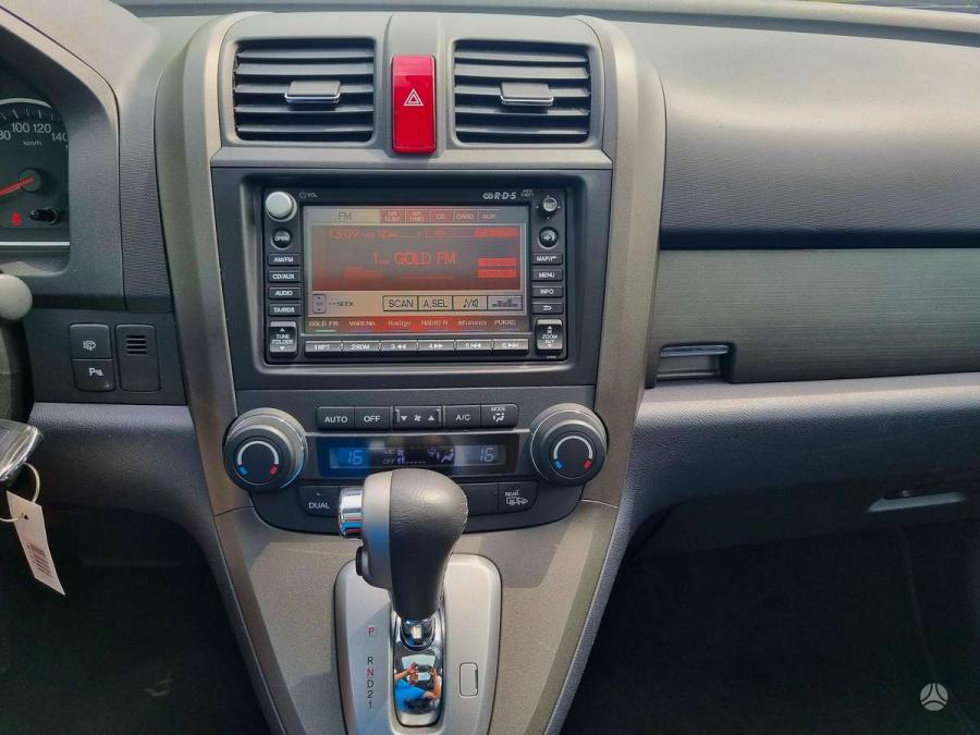 White Honda CR-V 2012 in Vilnius, with an engine capacity of 2.20 L and mileage of 152 thousand km for 9650 €, photo 23 on AUTOMOTO.COM.LV