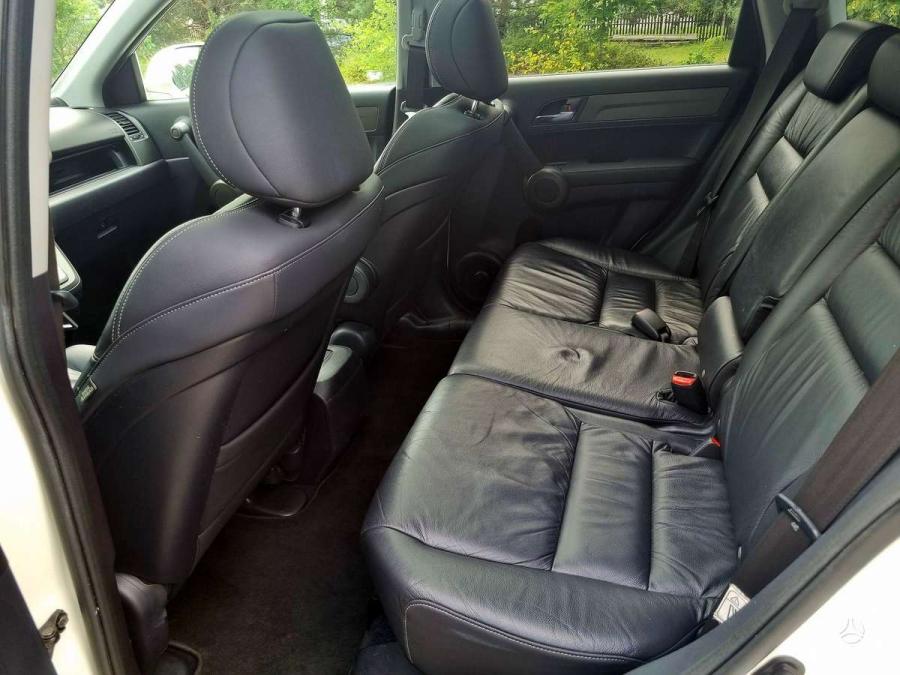 White Honda CR-V 2012 in Vilnius, with an engine capacity of 2.20 L and mileage of 152 thousand km for 9650 €, photo 29 on AUTOMOTO.COM.LV